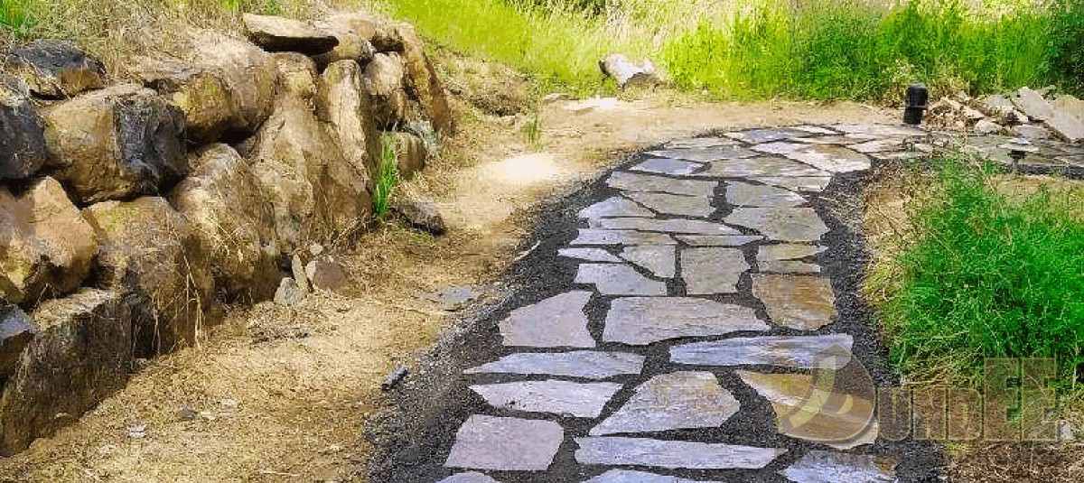 Winding Walkways for Connectivity