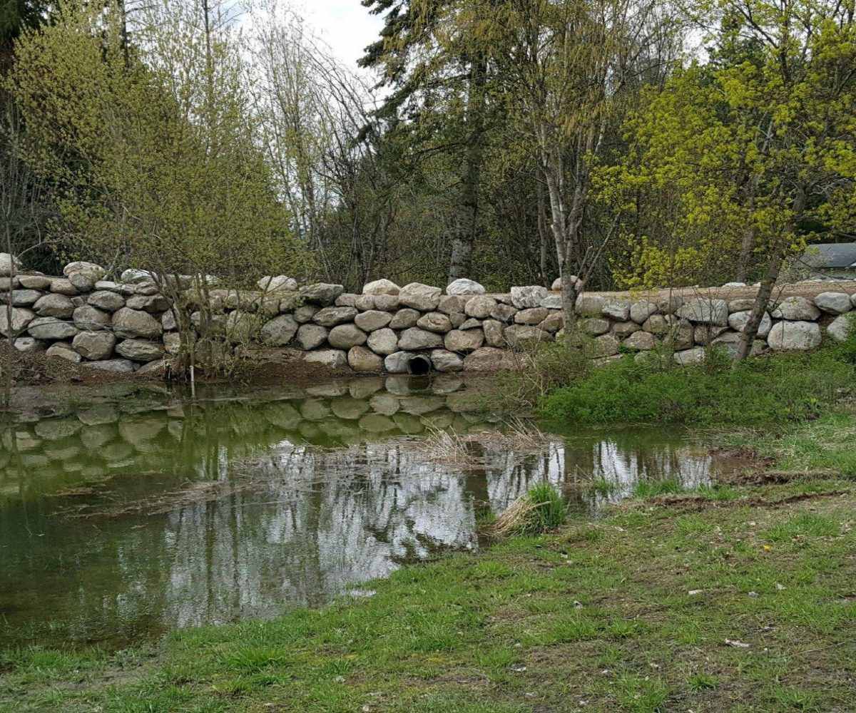 Boulder Retaining Walls - Dundee Concrete, Curb and Landscaping