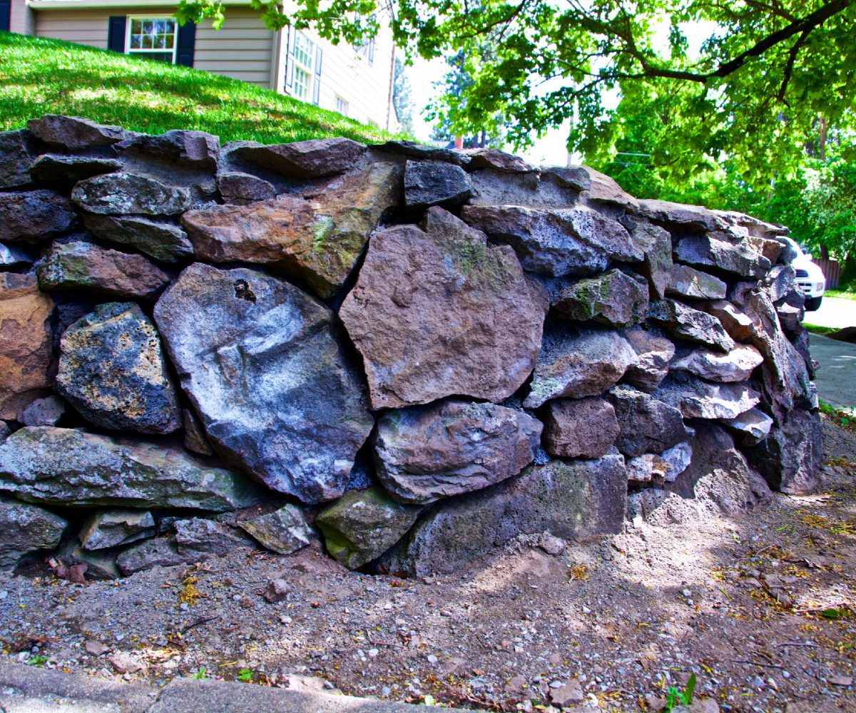 Dry Stacked Stone Walls - Dundee Concrete, Curb and Landscaping