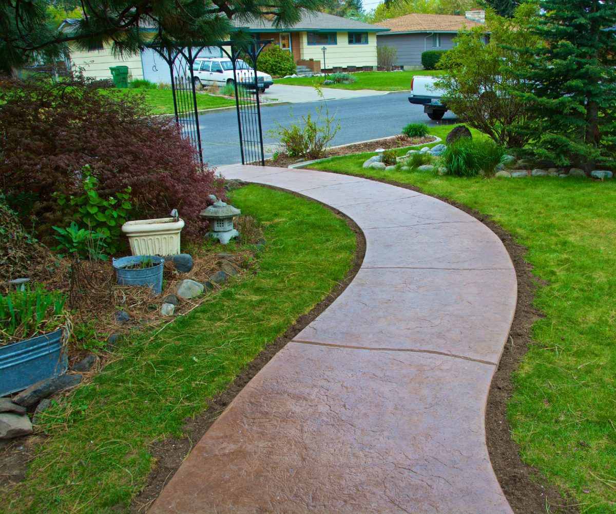 Walkways & Paths - Dundee Concrete, Curb and Landscaping
