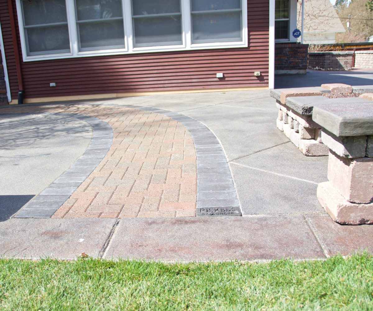 Winding Walkways for Connectivity