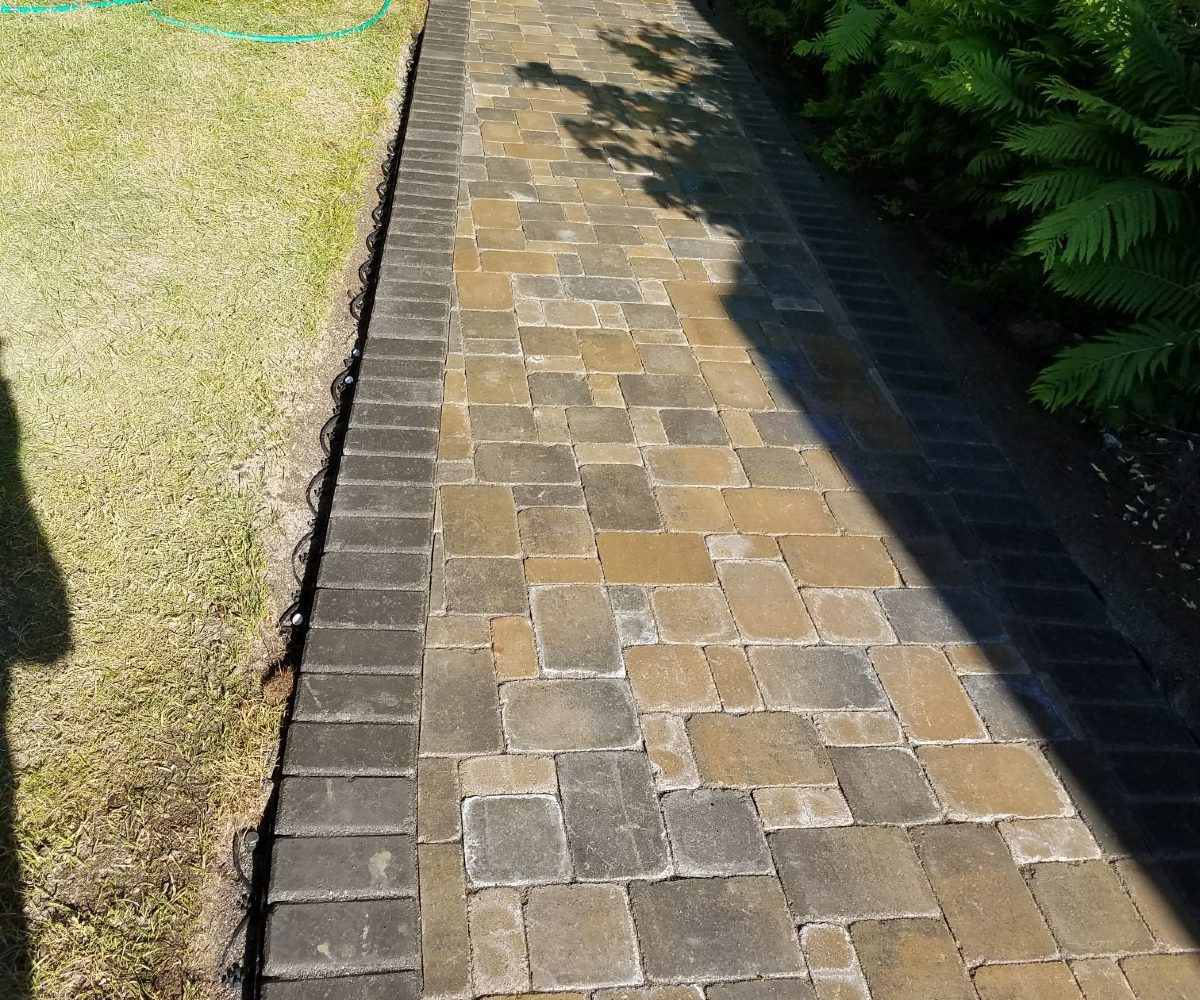 Winding Walkways for Connectivity