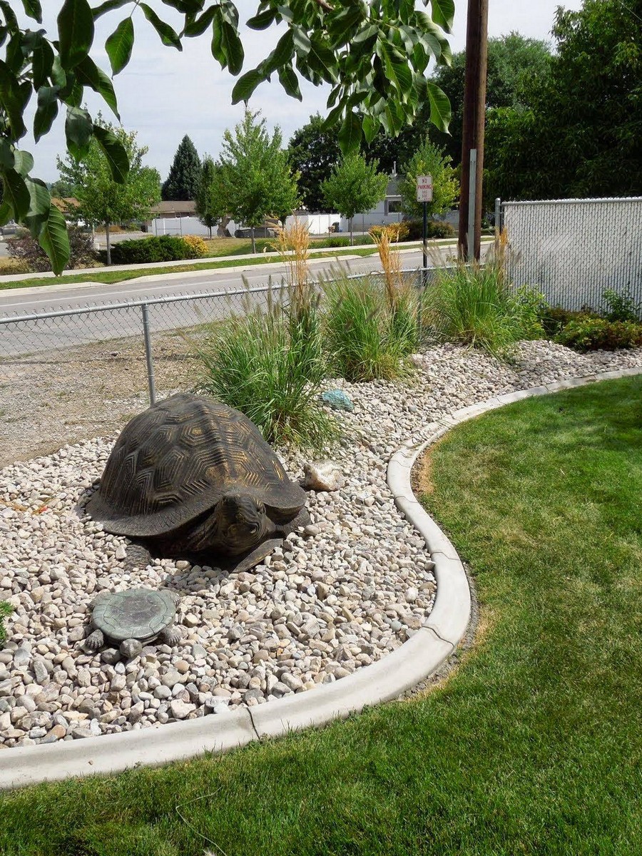 Mower's Edge Picture Frame Look Curbing Form for Curb Appeal